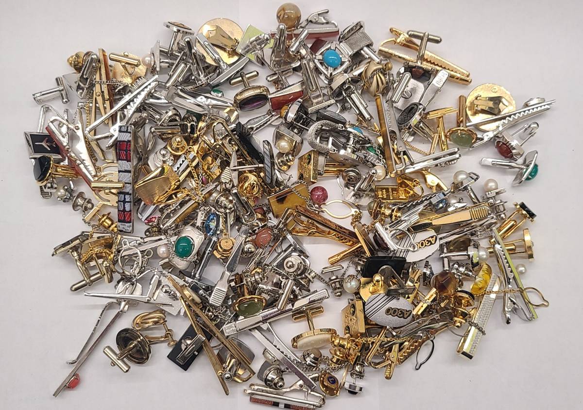 Yahoo!オークション - アクセサリー カフス/タイピン等 色々 個数不明/...