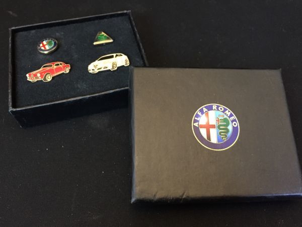 Yahoo!オークション - 3/27c.h 貴重 箱入り アルファロメオ ピンバッジ...
