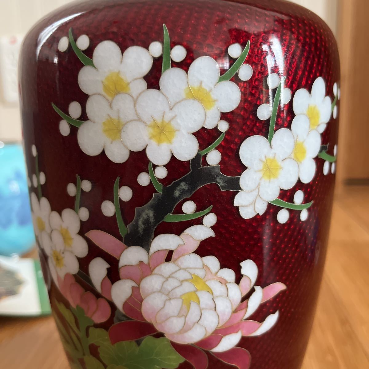 花瓶 赤 花柄 七宝焼き? 花瓶 赤 花柄 七宝焼き?