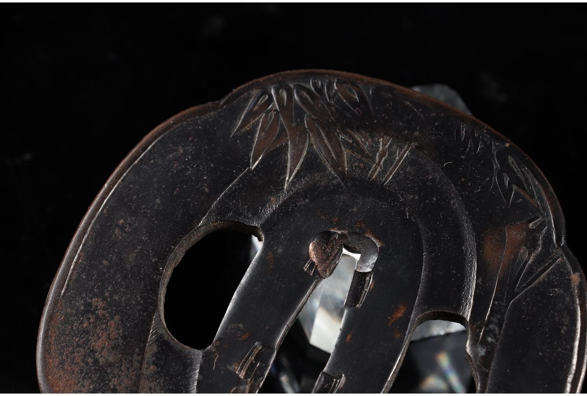 Yahoo!オークション - [URA]刀剣美術/鉄地笹紋鍔/137g/7-6-147(検)骨董...