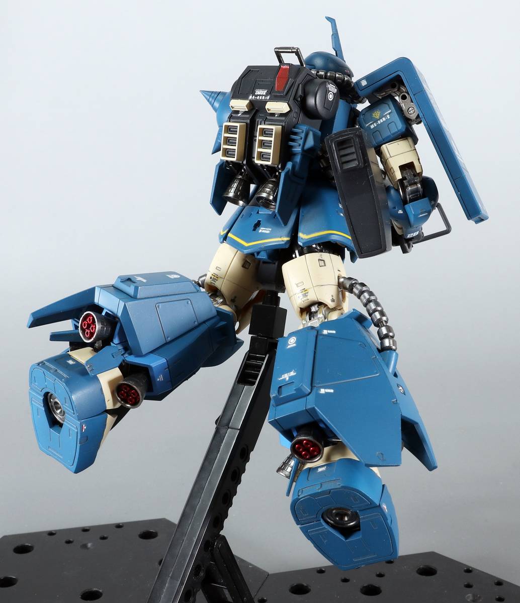 1/144 RG MS-06R-2 ロバート・ギリアム専用ザクII 改造塗装済み 1/144 RG MS-06R-2 ロバート・ギリアム専用ザクII 改造塗装済み