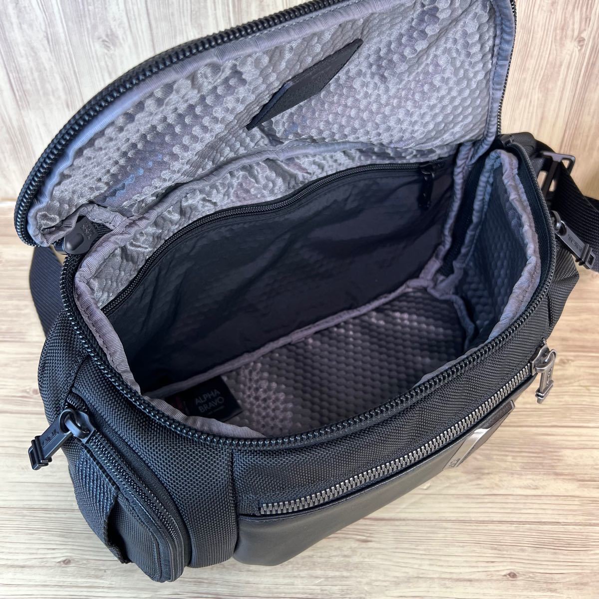 美品 大人気】TUMI ALPHA BRABO KELLEY SLING ケリースリング 美品 大人気】TUMI ALPHA BRABO KELLEY SLING ケリースリング