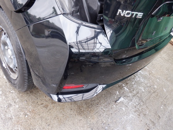 Yahoo!オークション - 4236 E12 ノート リアバンパー