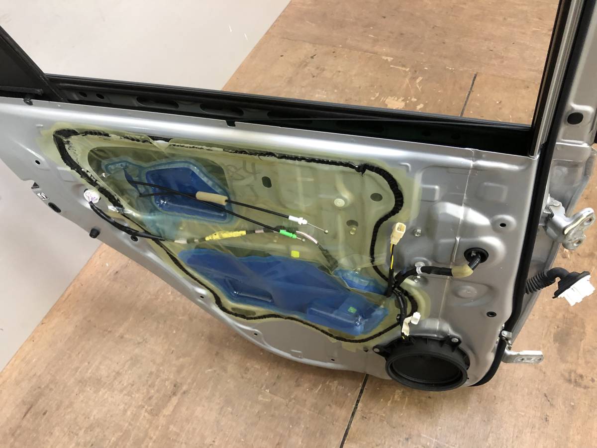 Yahoo!オークション - 大型商品 管B096 DAA-ZVW30 プリウス 後期 H25年...