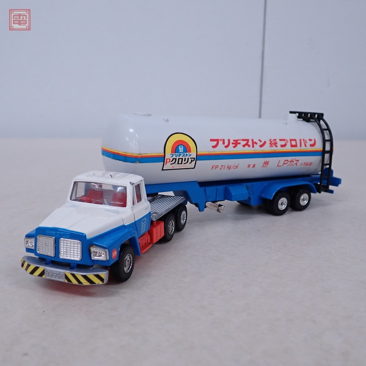 トミカダンディ034日産ディーゼルLPGタンクトレーラー1/60 トミカダンディ034日産ディーゼルLPGタンクトレーラー1/60