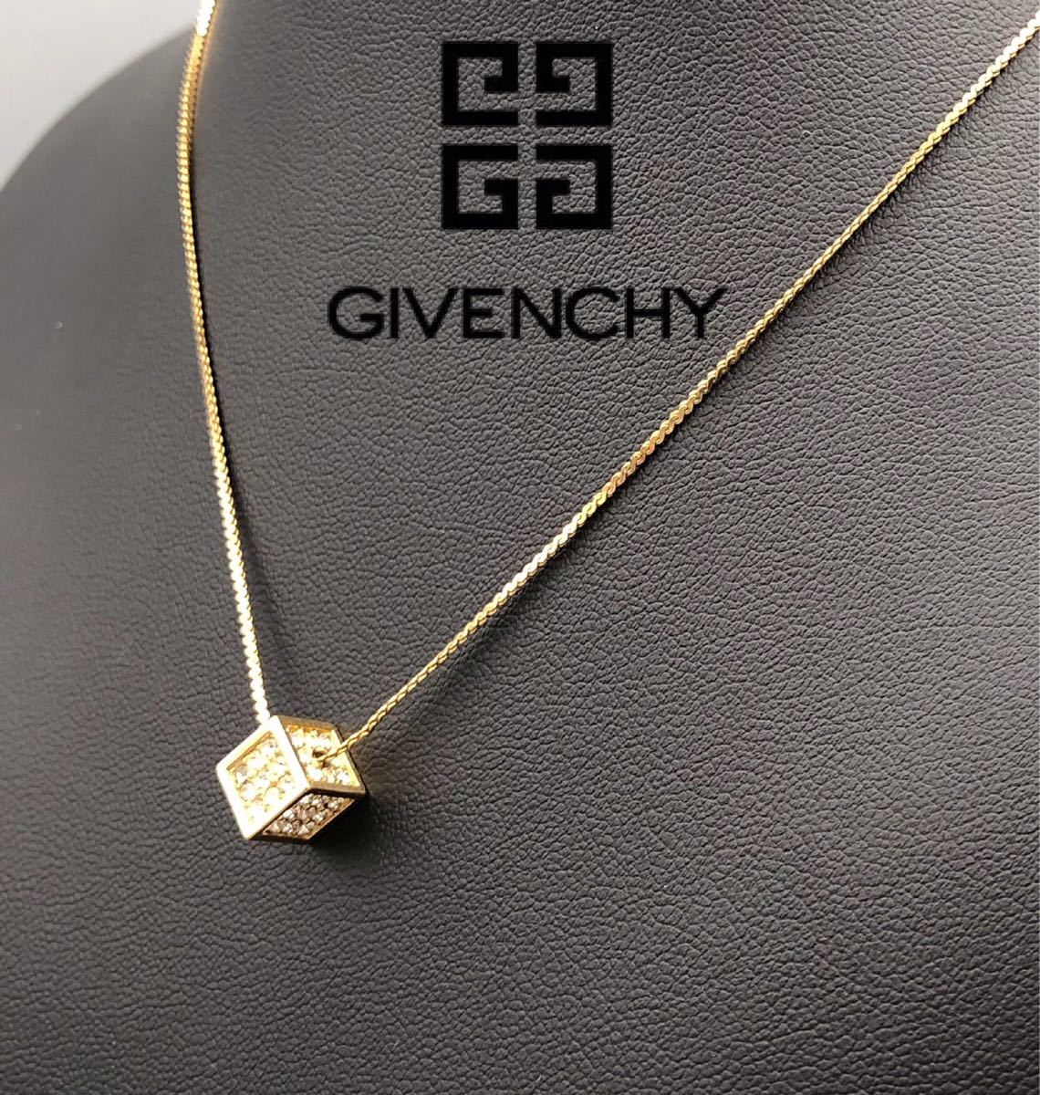 GIVENCHY ジバンシー キューブ ラインストーン ネックレス GIVENCHY ジバンシー キューブ ラインストーン ネックレス