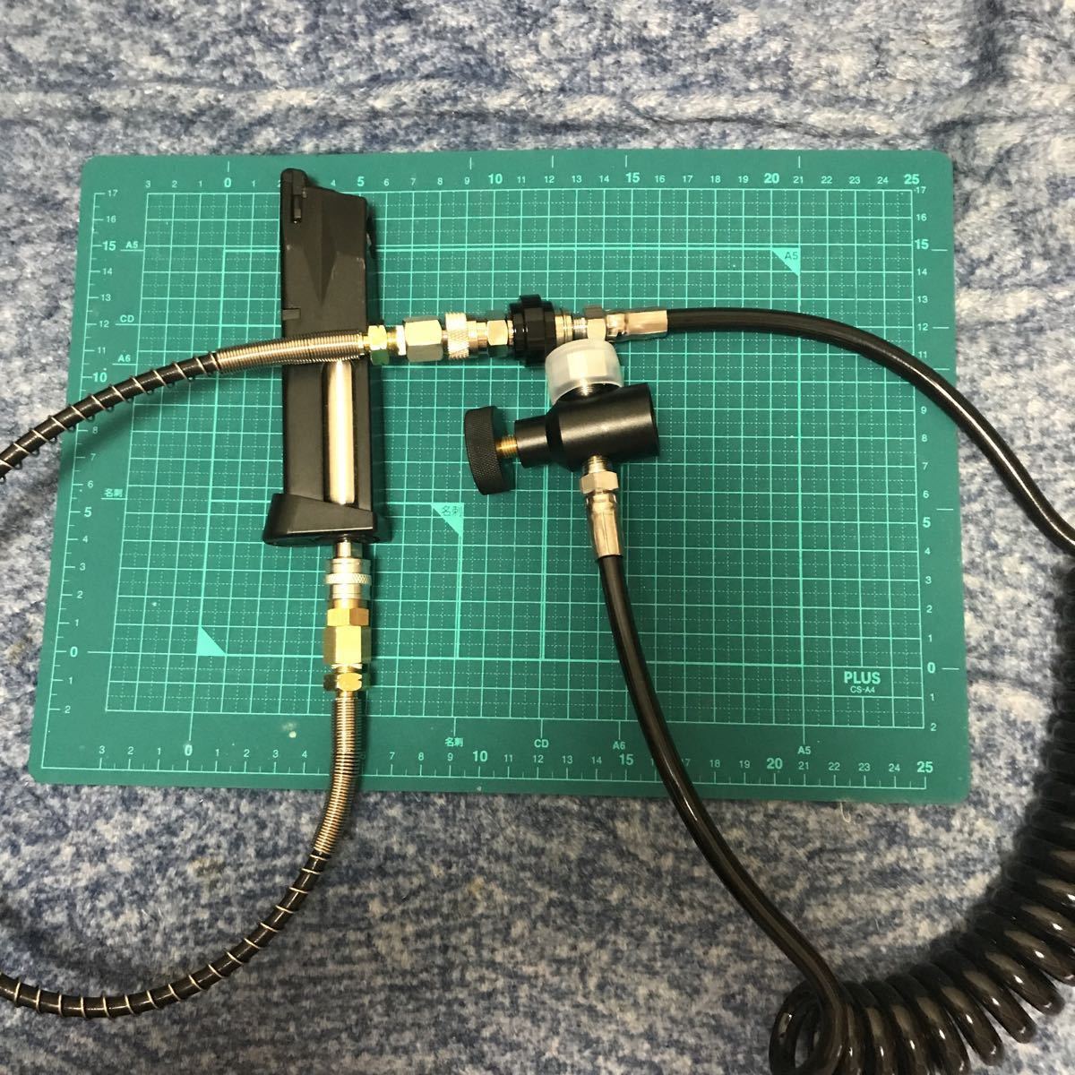 Yahoo!オークション - ラスト1個 kwc co2マガジン用外部ソースセット ...