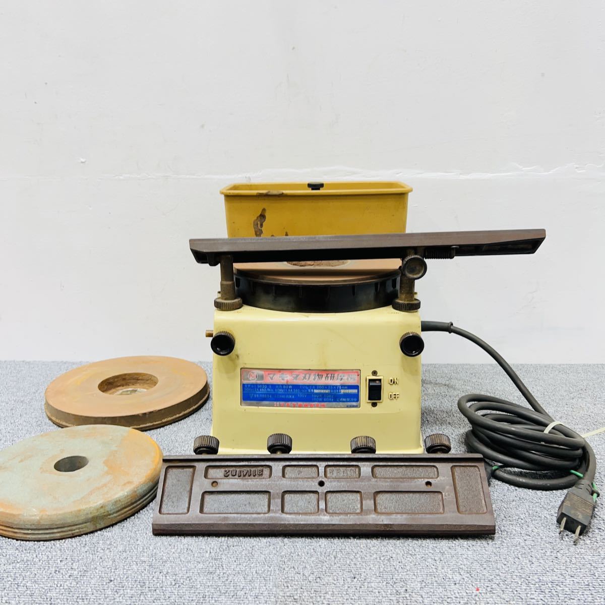 Yahoo!オークション - 【220819-19】makita/マキタ 9820-1 刃物研磨機 ...