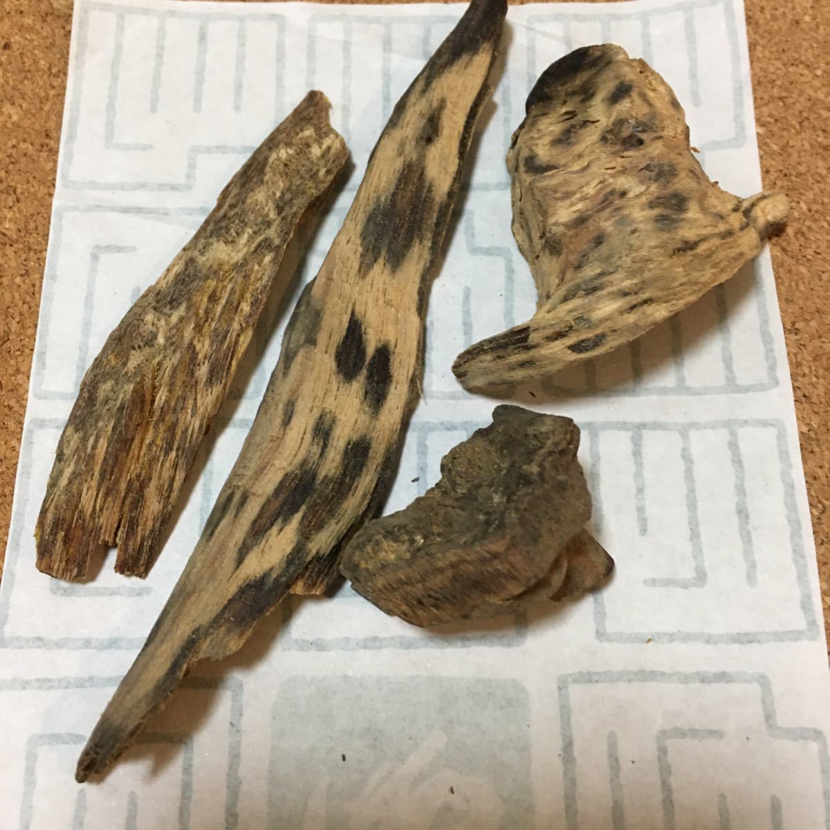 Yahoo!オークション - 香木16.2g 《 白檀 沈香 伽羅