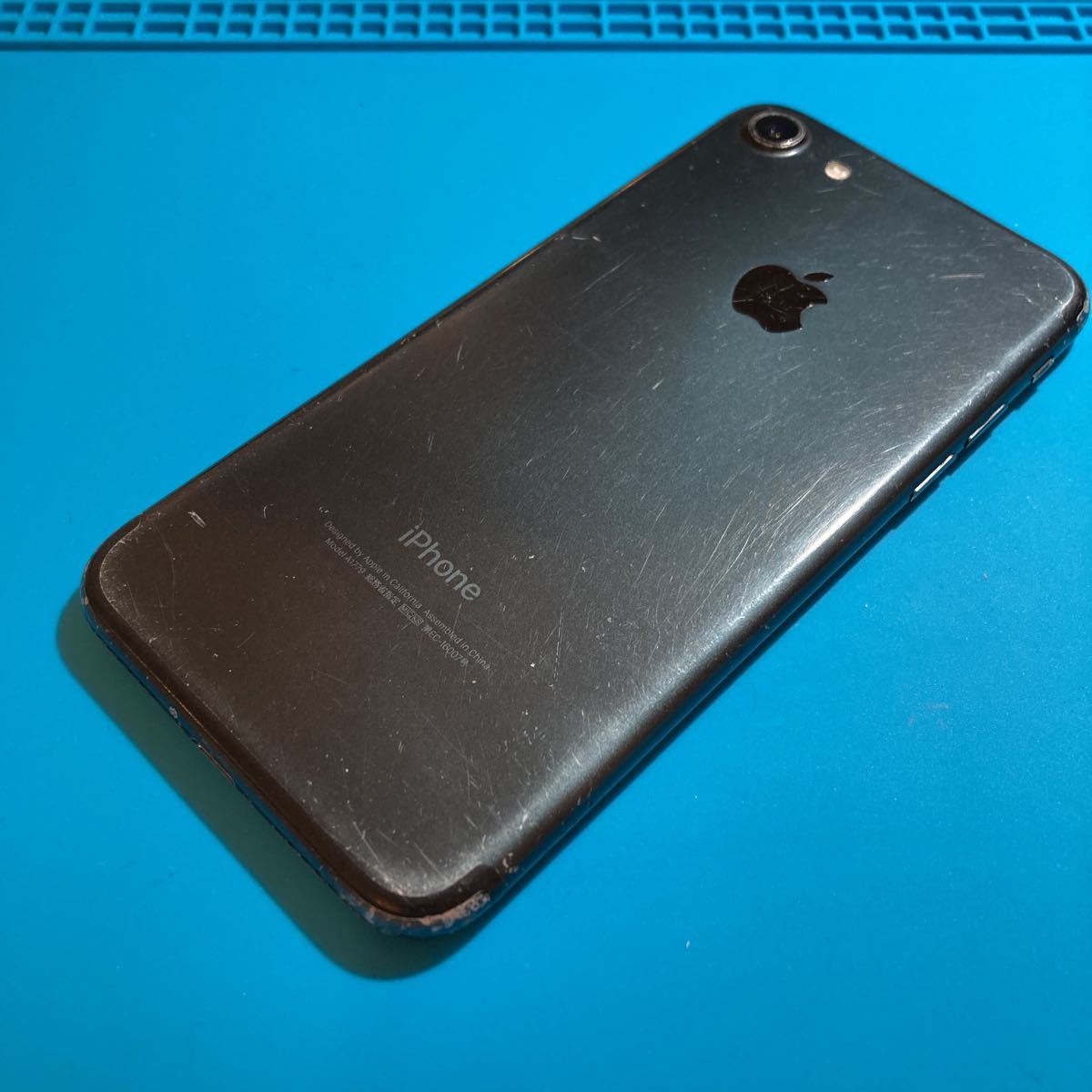 Yahoo!オークション - iPhone7 125GB ブラック SIMフリー Apple 傷多い