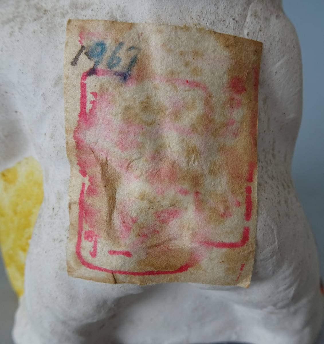 Yahoo!オークション - 郷土玩具 土人形・・・古い常石張子の俵持ち童子