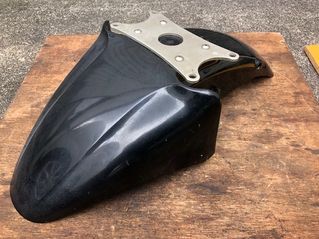 年式不明 GU74A型 GSX-R1100 フロントフェンダー 53111-28A GSX-R750(フロント)｜売買されたオークション情報 ...