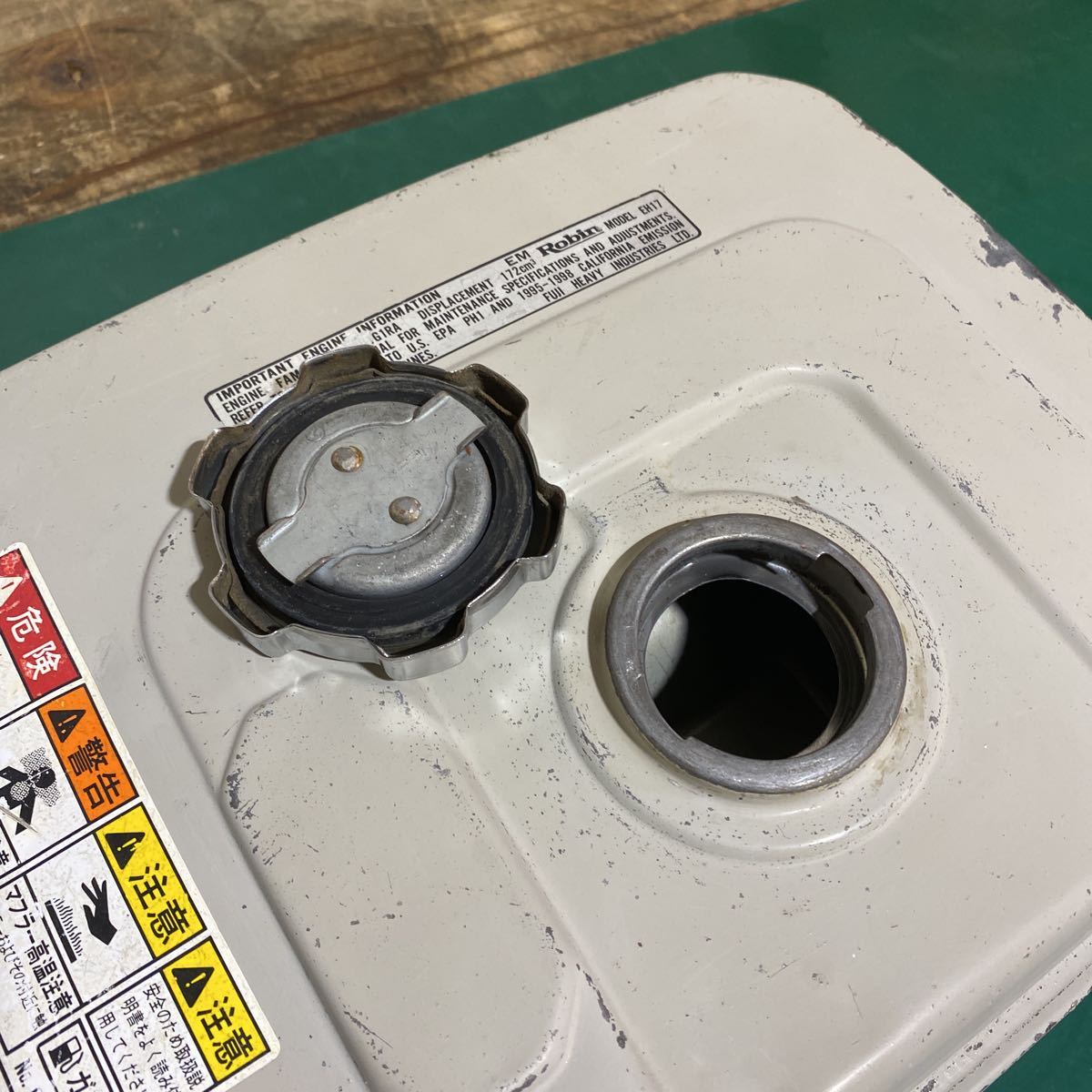 Yahoo!オークション - Robin ロビンエンジン EH17 燃料タンク