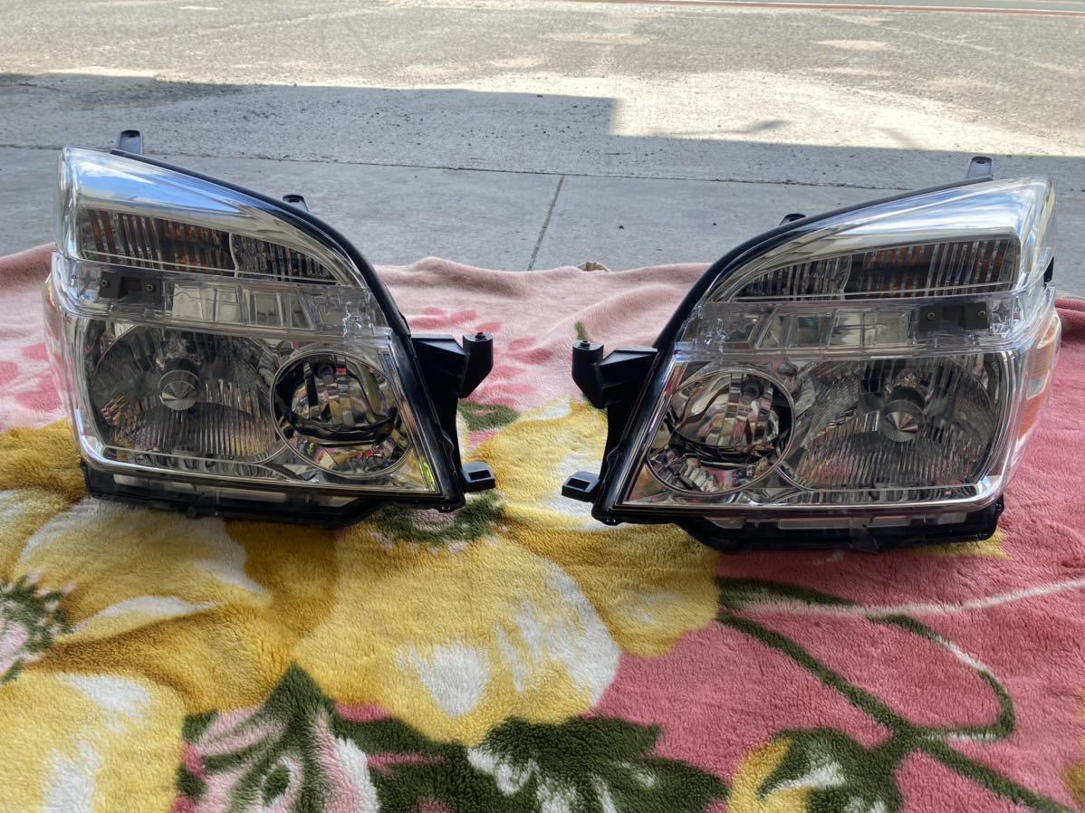 Yahoo!オークション - AZR60ヴォクシー ヘッドライト バラスト付左右 ...