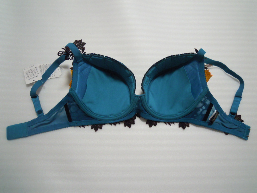 Yahoo!オークション - ワコール 新品 【サルート】 ブラ H70