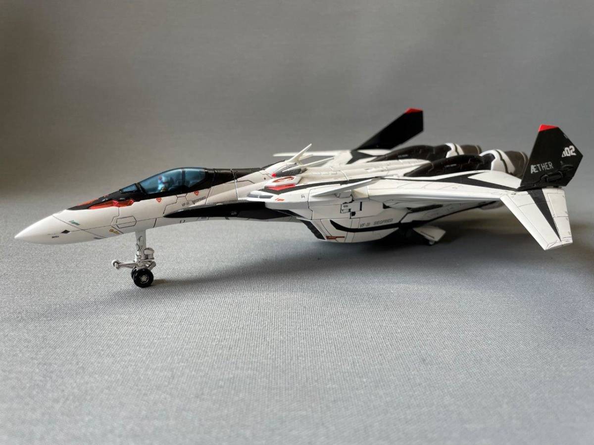 Yahoo!オークション - バンダイ 1/72 VF-31F ジークフリード 統合軍エ...