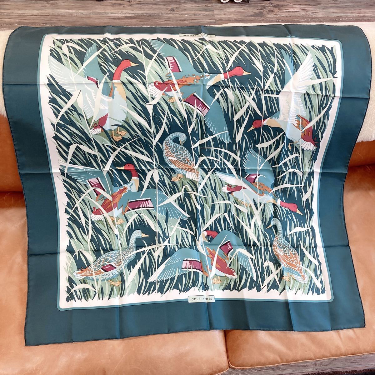 HERMES エルメス まがも/鴨/鳥/小鳥/川辺/アニマル/スカーフ HERMES エルメス まがも/鴨/鳥/小鳥/川辺/アニマル/スカーフ