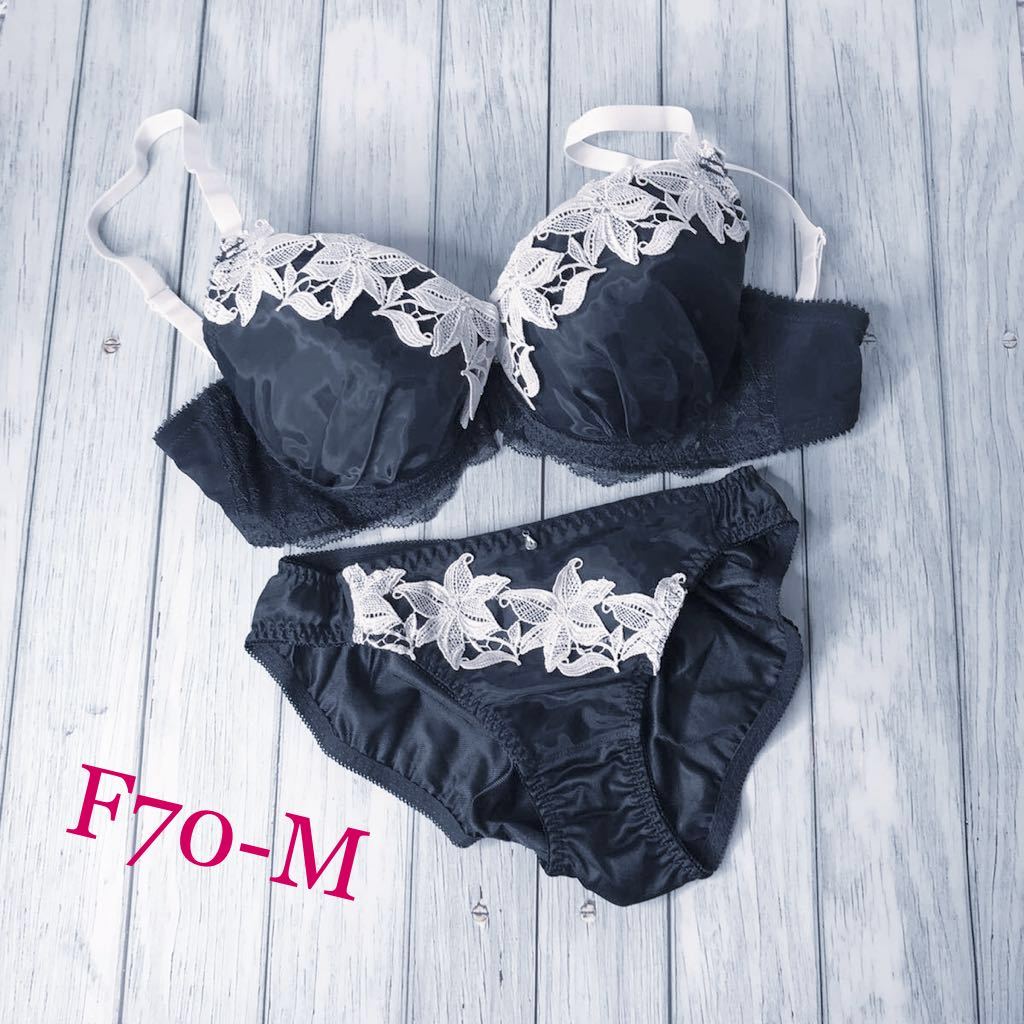 Yahoo!オークション - F70ブラショーツセット 大好き紺色白花 サイズ ...