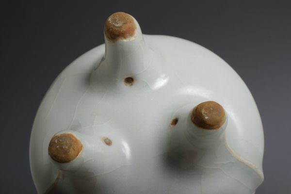 NK25489 中国陶器 青磁袴腰三つ足香炉 香爐 茶道具 香道具 検:青磁 NK25489 中国陶器 青磁袴腰三つ足香炉 香爐 茶道具 香道具 検:青磁