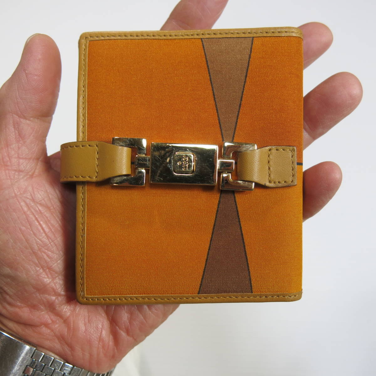 Yahoo!オークション - 昭和レトロ グッチ 革製 2001 ダイアリー ボール...