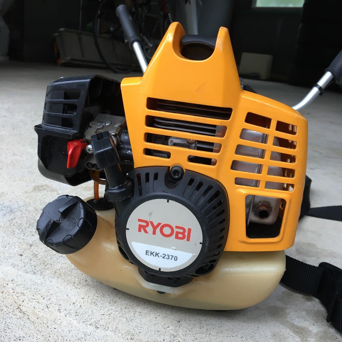 手渡し限定 RYOBI EKK-2370 Kスタート クリーン50 軽スタート 草刈機 刈払機 ジャンク(刈払機)｜売買されたオークション情報、yahooの商品情報をアーカイブ公開 ...