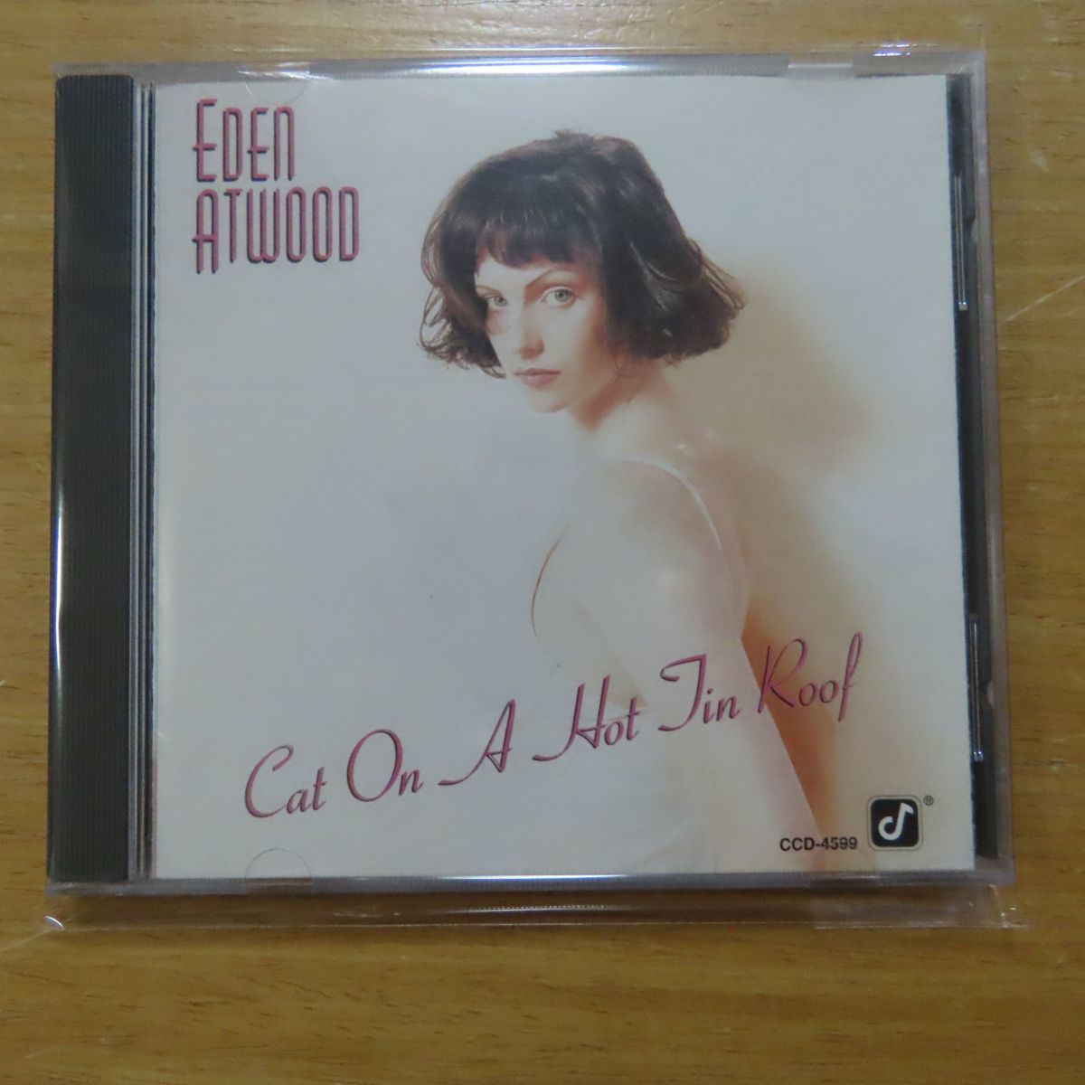 Yahoo!オークション - 013431459927 【CD】EDEN ATWOOD / CAT ONA HOT ...