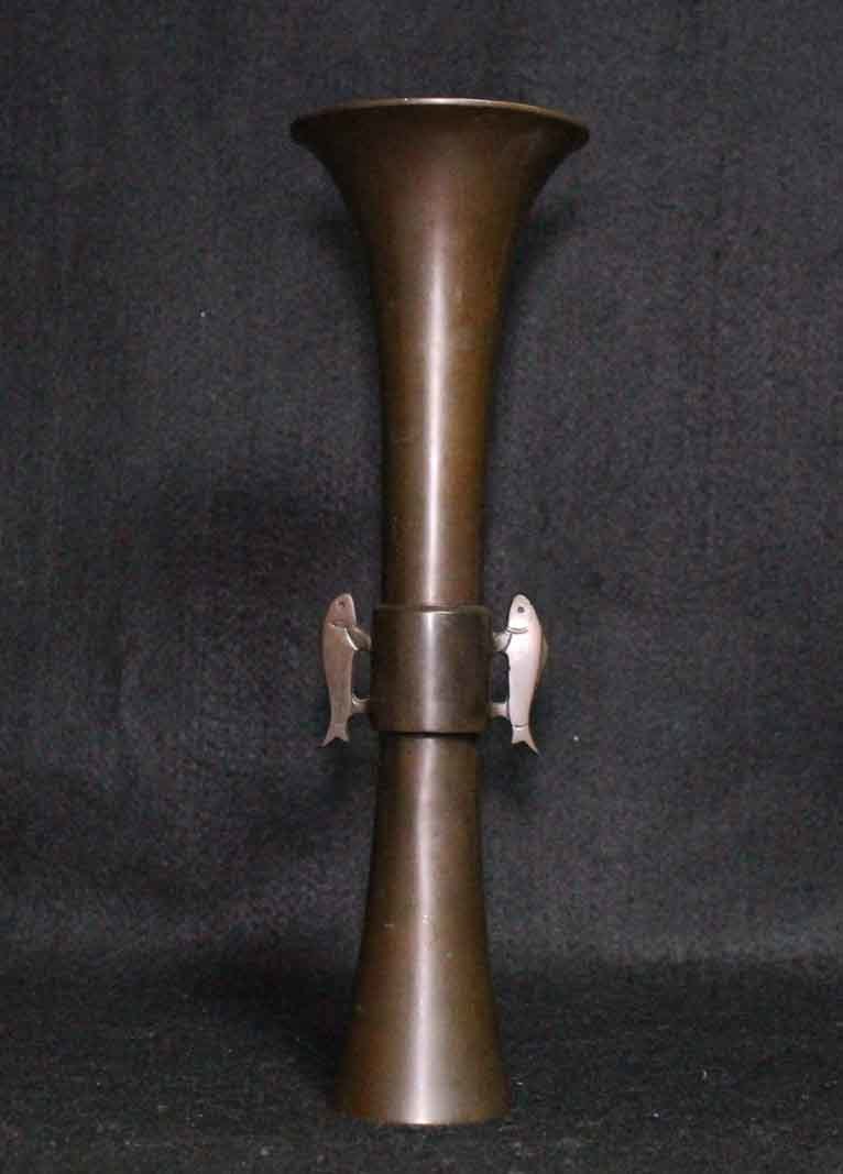 Yahoo!オークション - [銅花器d80_3] 花瓶 双耳 魚文 義正 25.5cm 在銘...