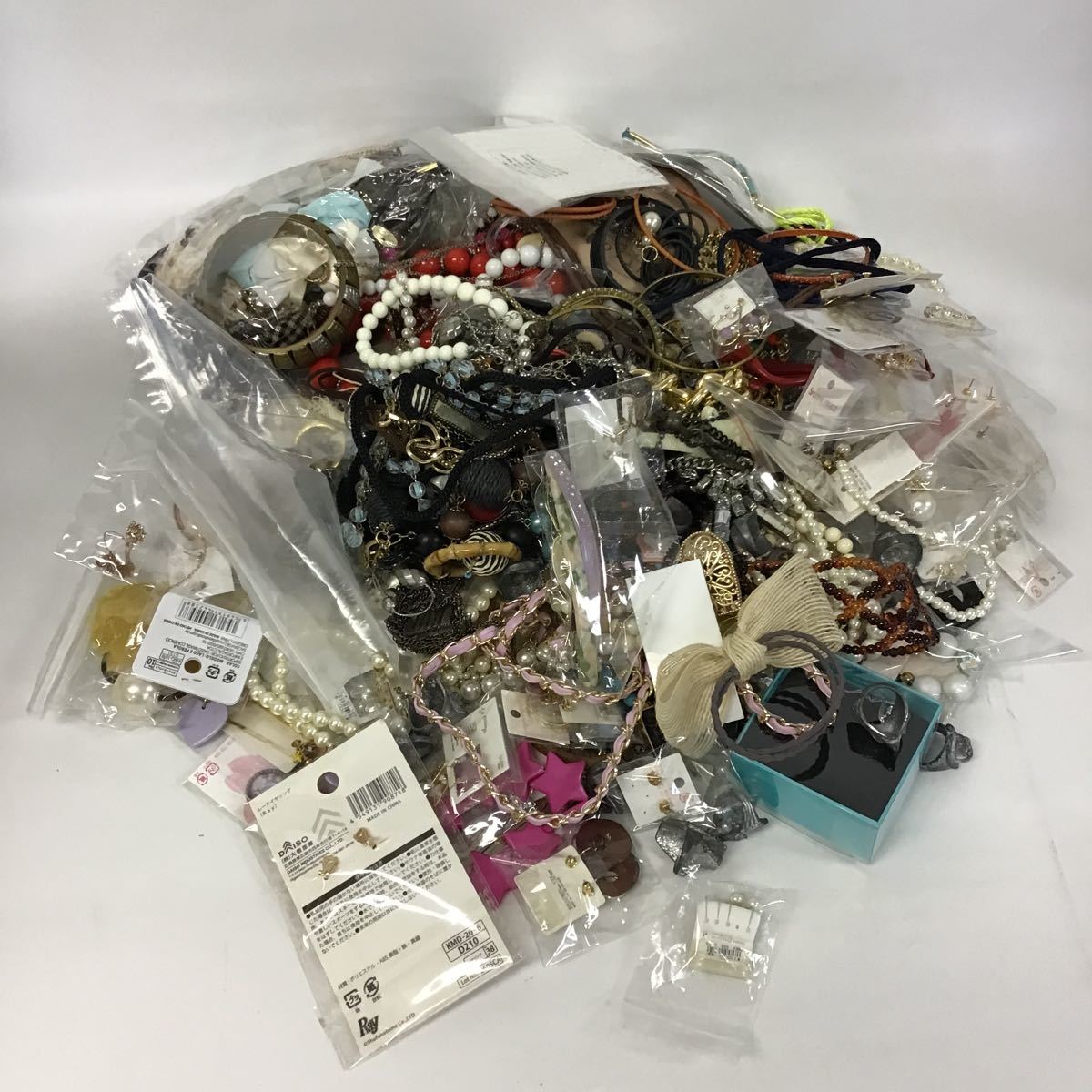 Yahoo!オークション - 81 【ジャンク】イミテーションアクセサリー ネ...