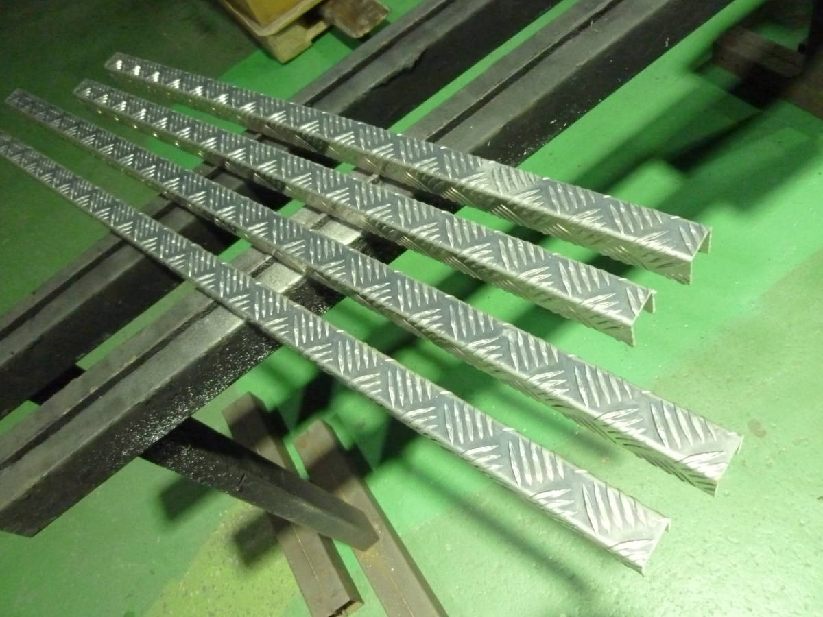 Yahoo!オークション - L54 アルミ縞板 コの字 曲げ 計4本セット