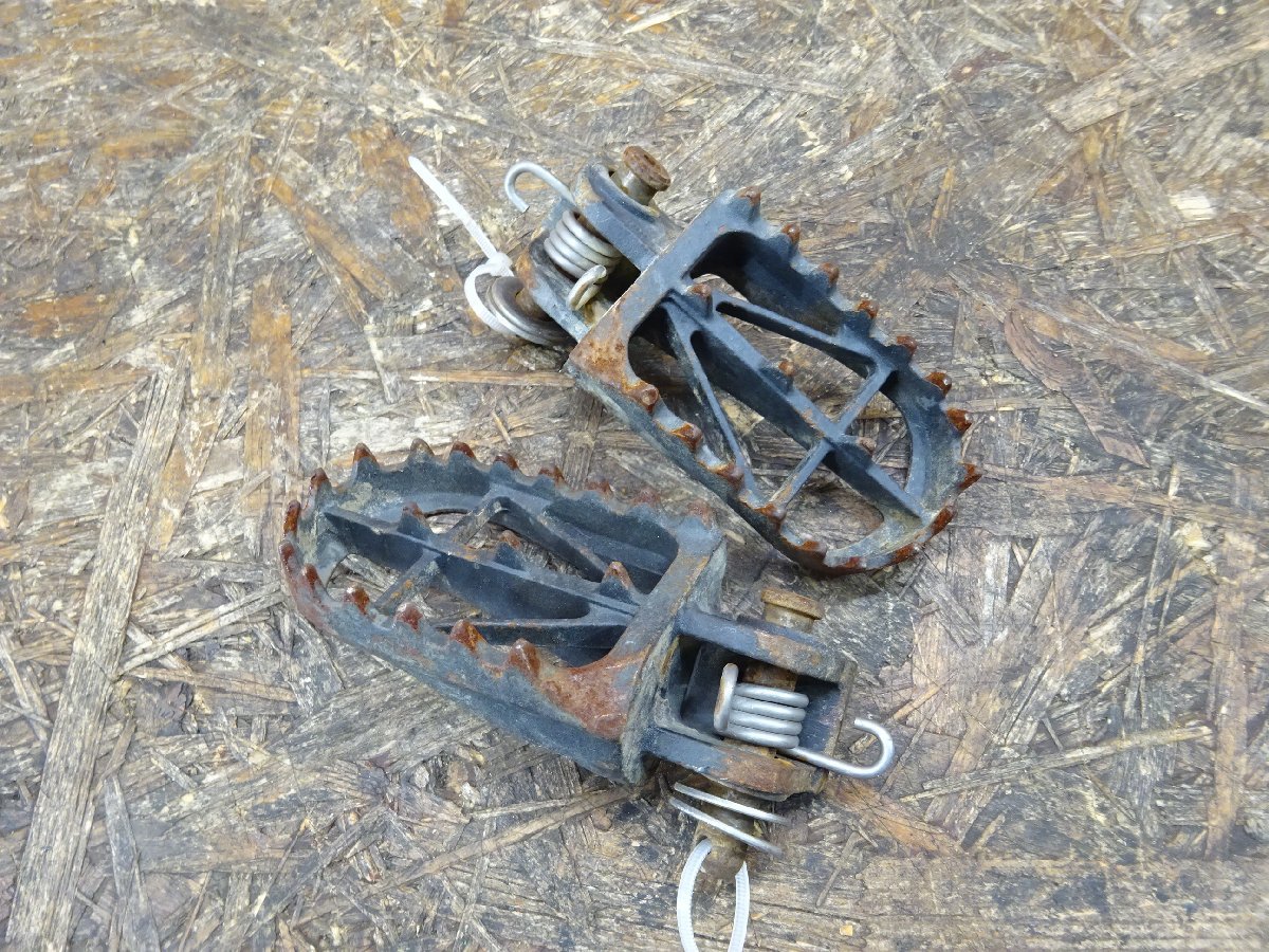 Yahoo!オークション - [G67]KTM 125 EXC VBKGSA209BM 145 純正 フット...