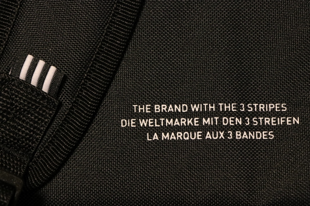Yahoo!オークション - アディダスオリジナルス バックパック 総柄 adid...