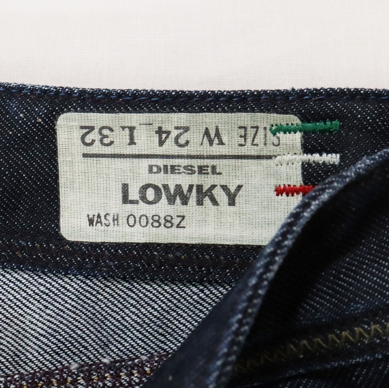 DIESEL ディーゼル LOWKY 濃紺レギュラーストレートジーンズ DIESEL ディーゼル LOWKY 濃紺レギュラーストレートジーンズ
