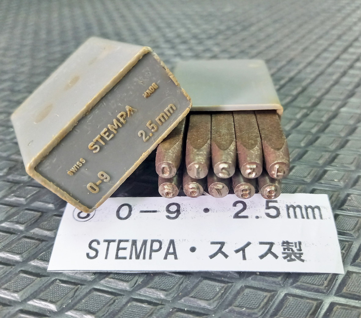 Yahoo!オークション - 美品 STEMPA 数字刻印 0~9 ／ 2.5mm ⑧ 送料安5...
