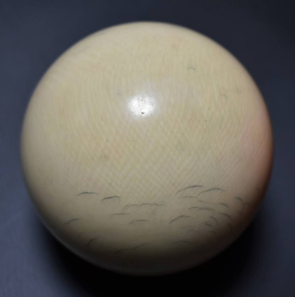 ビリヤード 玉 球 象牙風 紅白2個セット 天然素材 直径約67mm 大玉 275g/281g(その他)｜売買されたオークション情報、yahooの商品情報をアーカイブ公開 - オークファン ...