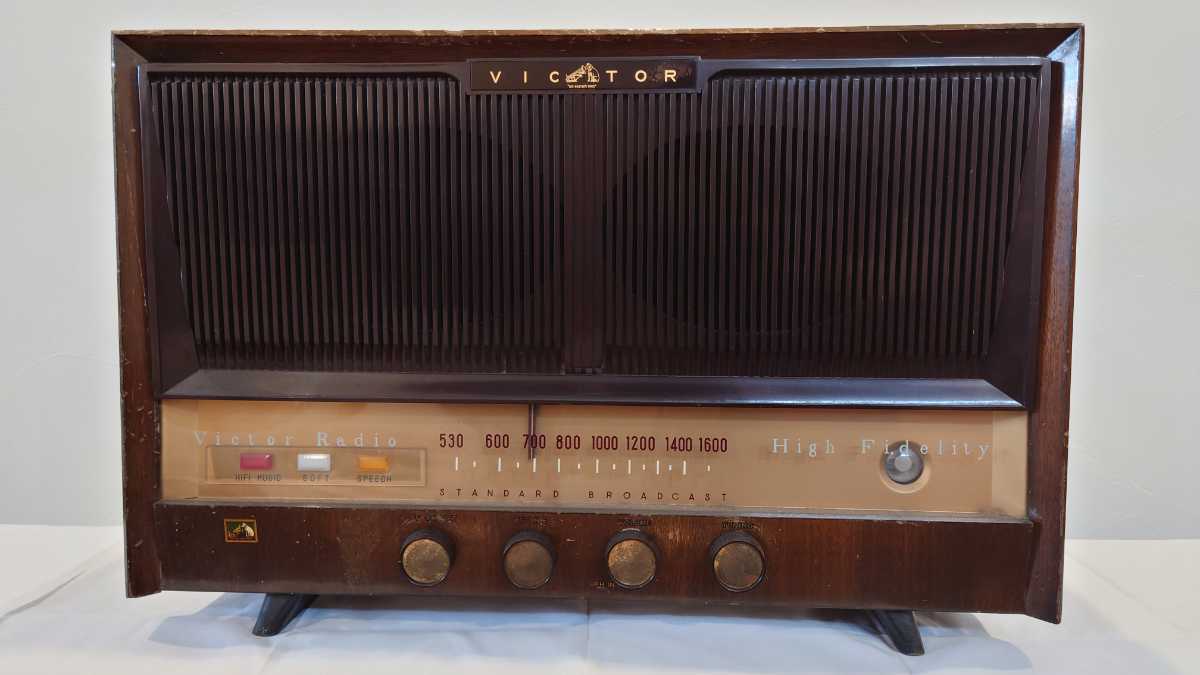 真空管ラジオ ビクター Victor Radio R-606 蔵出し 動作未確認 通電のみ実施(アンティーク)｜売買されたオークション情報、yahooの商品情報をアーカイブ公開 ...