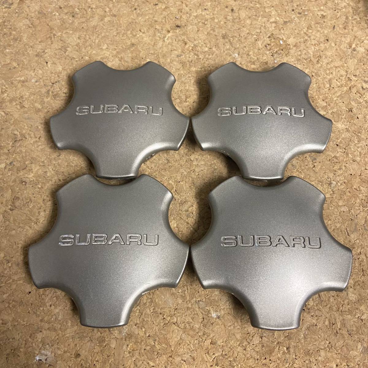 Yahoo!オークション - C389 スバル 純正 センターキャップ 4個 外径82....