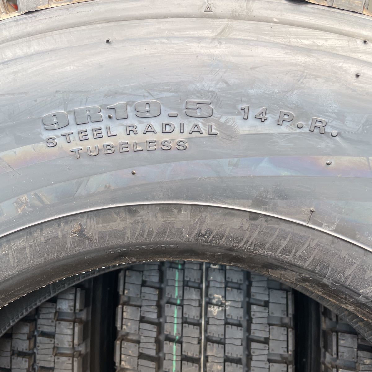 Yahoo!オークション - DUNLOP SP020A STUDLESS 9R19.5 14PR 新品6本価...