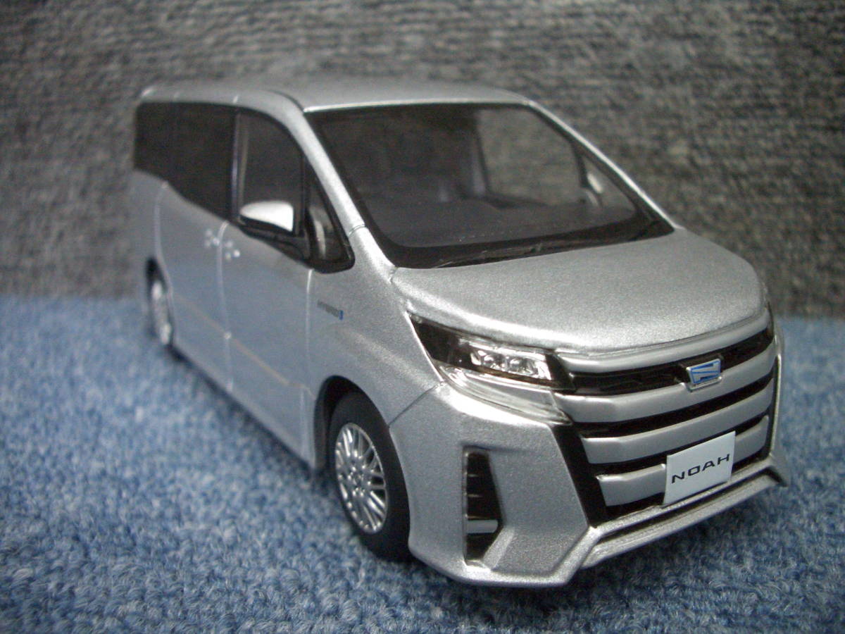 Yahoo!オークション - 2209-T29 1/30 トヨタ NOAH ノア ハイブリッド ...