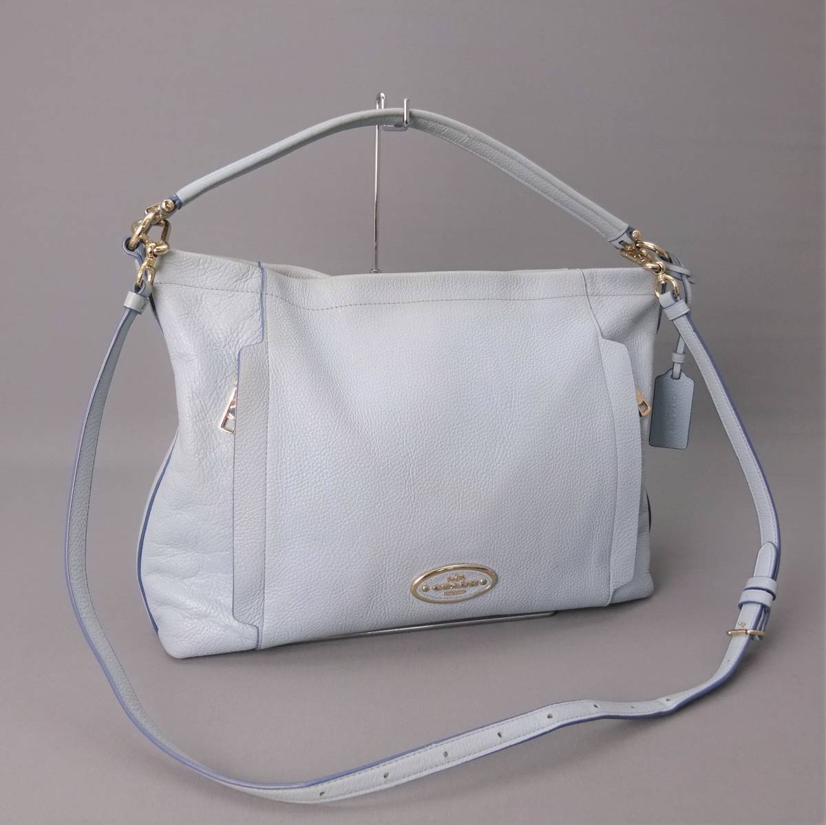 Yahoo!オークション - 本物 コーチ スカウト ホーボー ペブルド レザー...