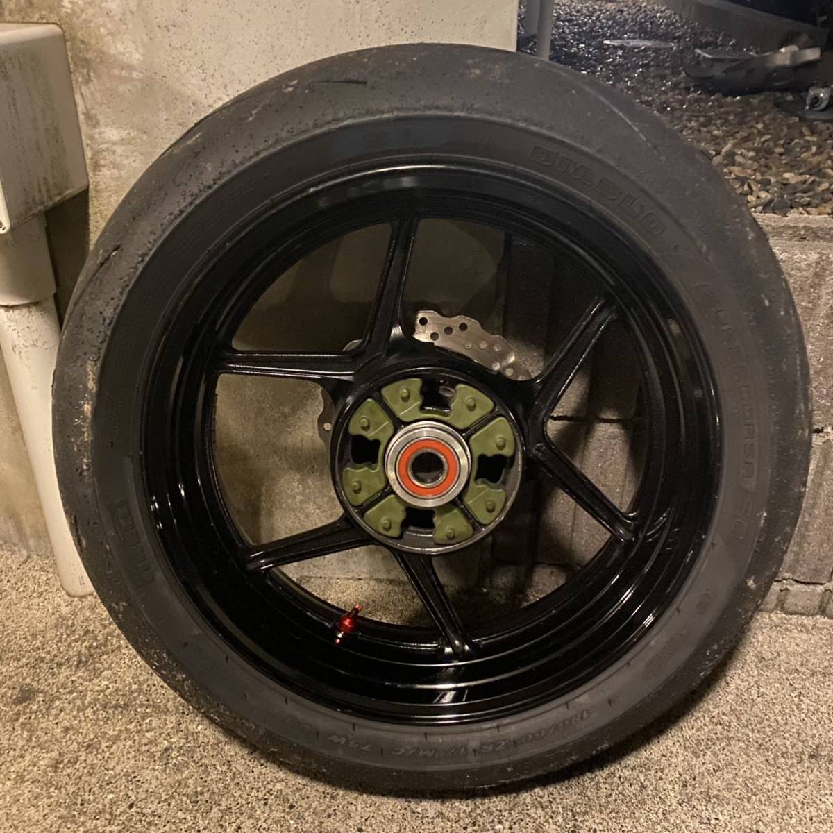 ZX-6R 13-16 ZX636E/F リア ホイール ブレーキディスク付き(リア)｜売買されたオークション情報、yahooの商品情報をアーカイブ公開 - オークファン（aucfan.com）