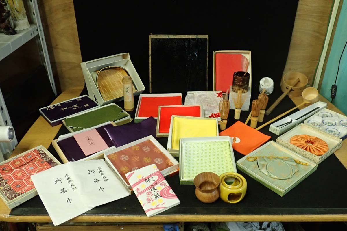 M-476 茶道具 古袱紗 台付袱紗 その他いろいろまとめて 紙箱入(その他)｜売買されたオークション情報、yahooの商品情報をアーカイブ公開 - オークファン（aucfan.com）