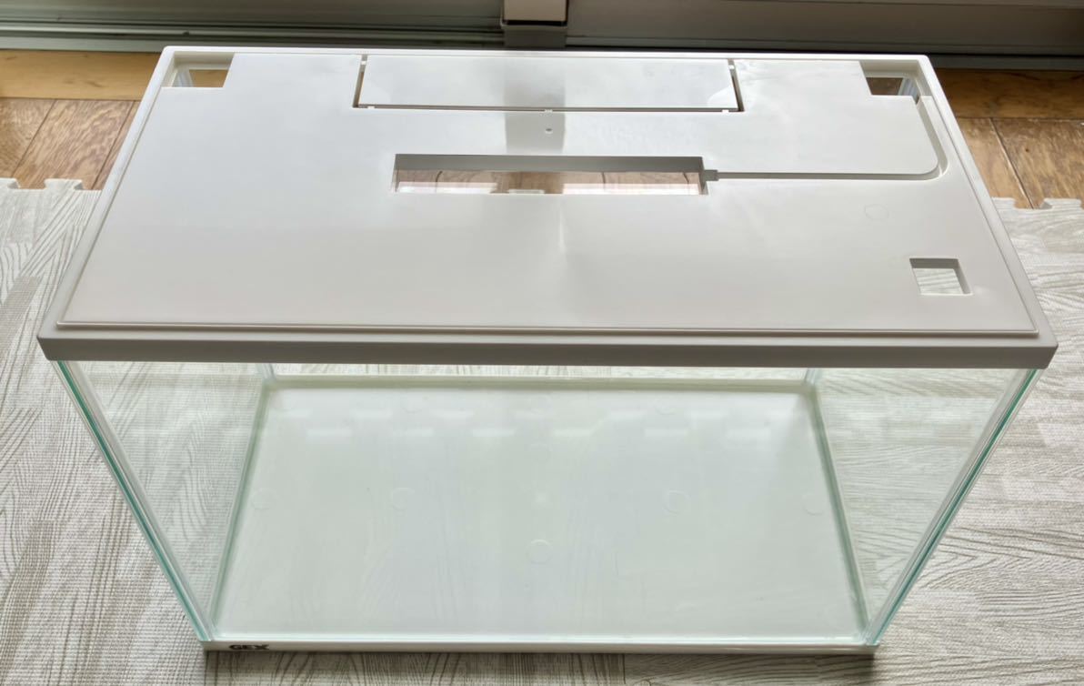 ジェックス 水槽 マリーナスリムL水槽ホワイト MRS-400WH-N カバー付き GEX(30cm～)｜売買されたオークション情報、yahooの商品情報をアーカイブ公開 - オークファン ...