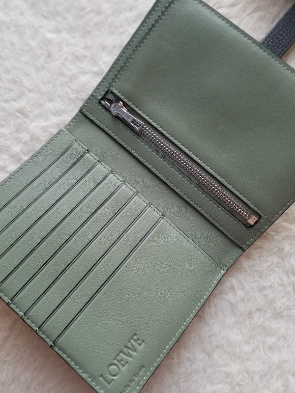 新品 LOEWE ロエベ Medium Vertical ウォレット 2つ折り財布 新品 LOEWE ロエベ Medium Vertical ウォレット 2つ折り財布