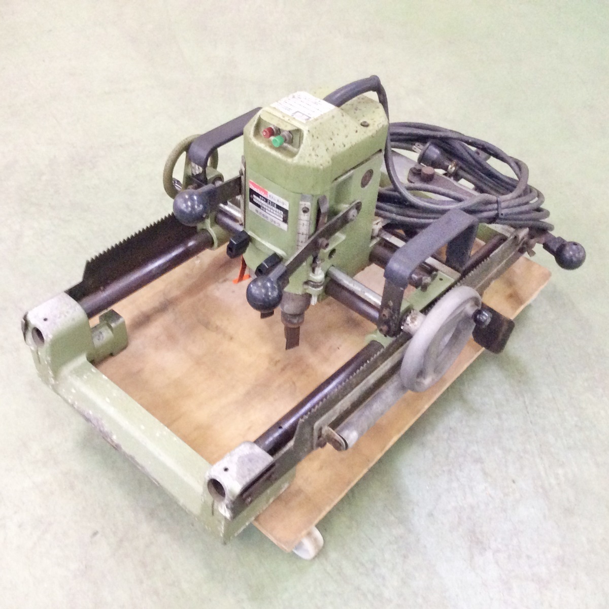 Yahoo!オークション - 【TH-5971】中古品 makita マキタ 大入レルータ...