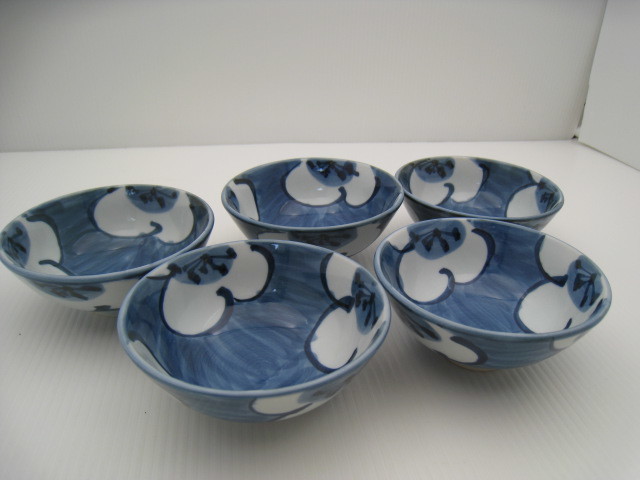 Yahoo!オークション - J31 館林源右衛門 飯碗 茶碗 5客 染付 梅絵 ...