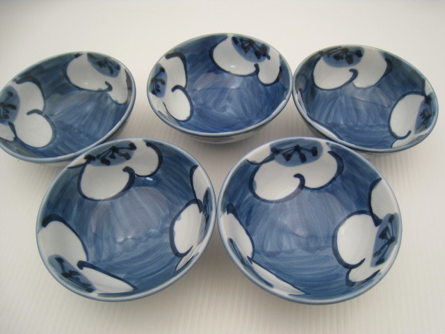 Yahoo!オークション - J31 館林源右衛門 飯碗 茶碗 5客 染付 梅絵 ...