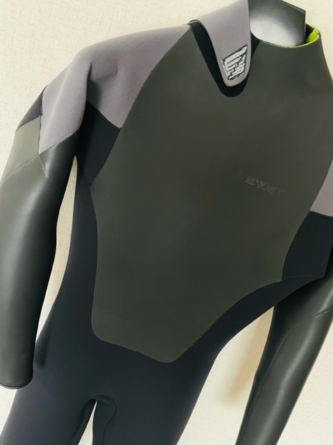 Yahoo!オークション - 新品未使用 BeWETビーウェット/3mmセミドライフ...