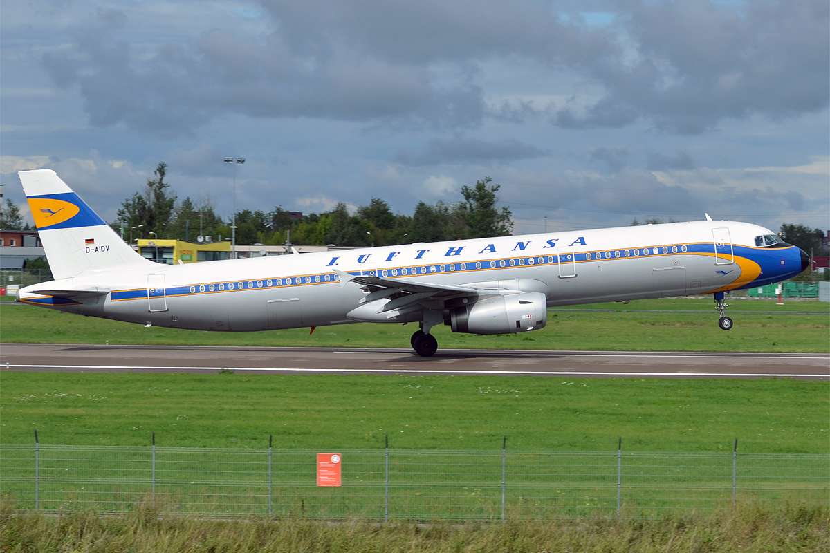 1/200 ルフトハンザ航空 A321 D-AIDV 特別塗装機 レトロ塗装機 1/200 ルフトハンザ航空 A321 D-AIDV 特別塗装機 レトロ塗装機