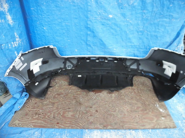 Yahoo!オークション - ポルシェ マカン 95B リアバンパー 白 R832