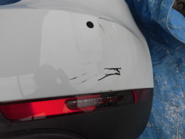 Yahoo!オークション - ポルシェ マカン 95B リアバンパー 白 R832